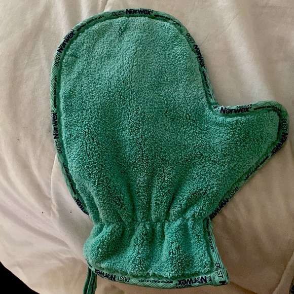 Norwex | Other | Dusting Mitt By Norwex Wbaclock Bnwt Static Charge ...